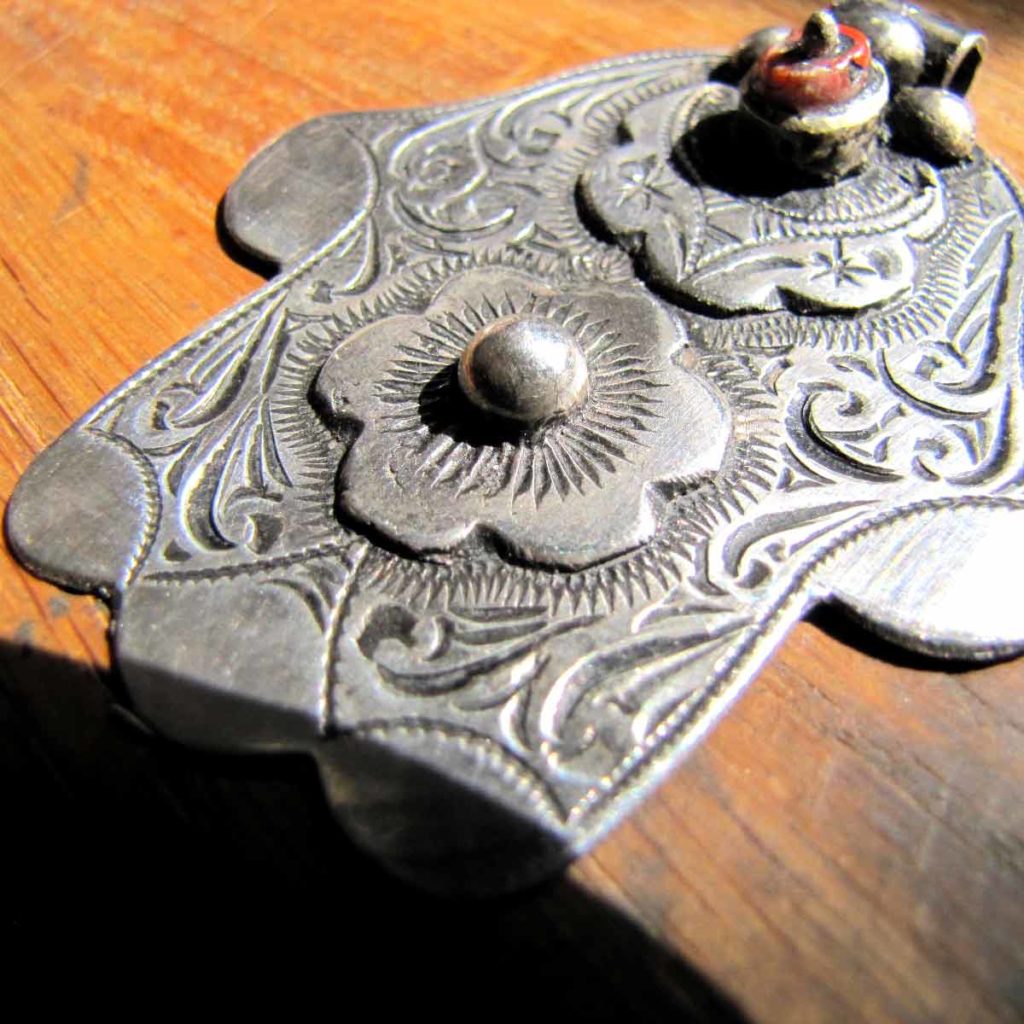 Main de Fatma argent - mesgrigris.com